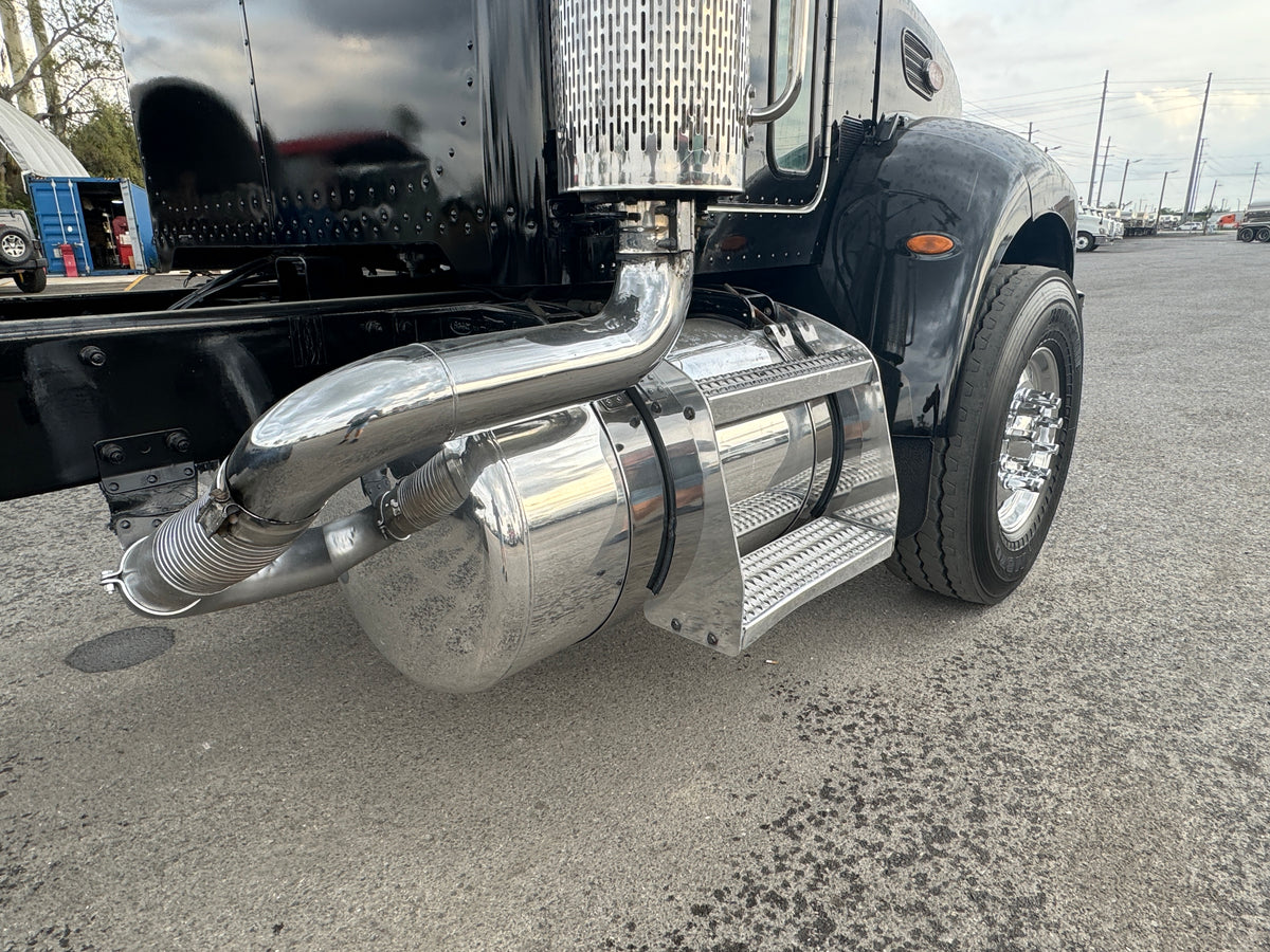 2005 Peterbilt 355 Cab & Chassis, a restored classic ...