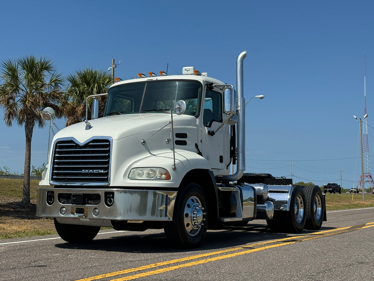 2015 Mack Pinnacle Day-cab, 400k miles, AUTO, ready to work ...