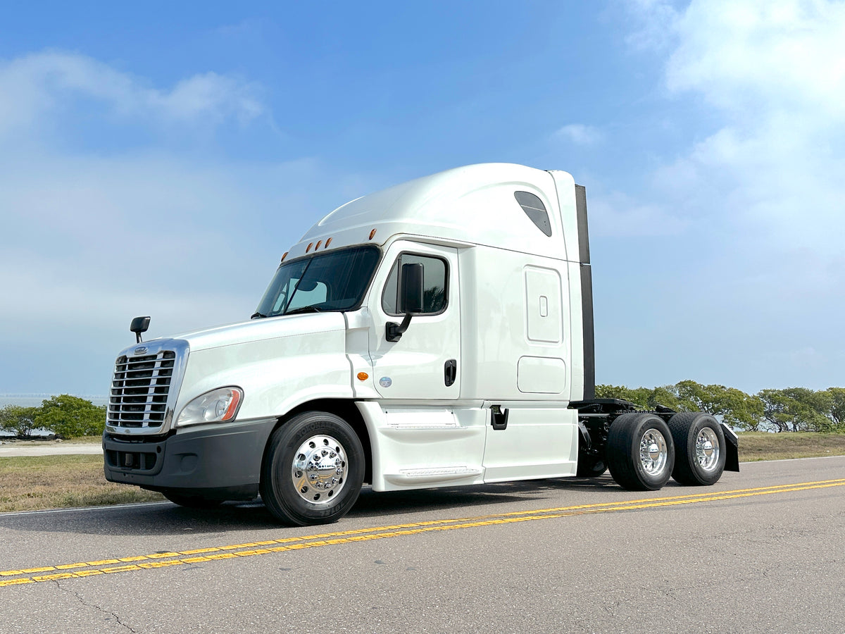 2015 Freightliner Cascadia AUTO 661K DD15, 475HP, 70" DOUBLE BUNK ...