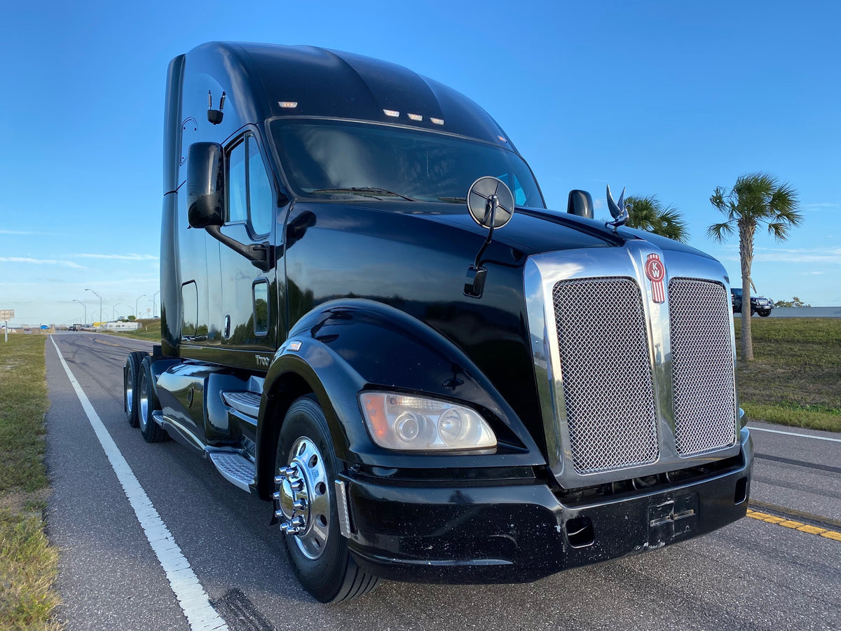 2013 KW Kenworth T700 CUMMINS,13 Speed, Double Bunk,Fresh tires,522K ...