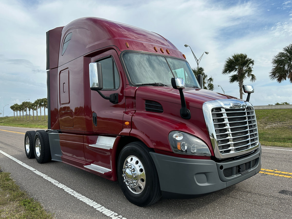 2016 Freightliner Cascadia DD13, 10 Spd Manual, Lots of options, LOW L ...