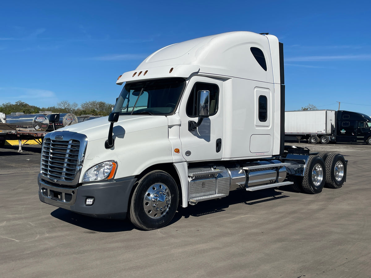 2017 FRHT CASCADIA, DETROIT DD15, NEW TRANSMISSION, 10SPD, APU ...